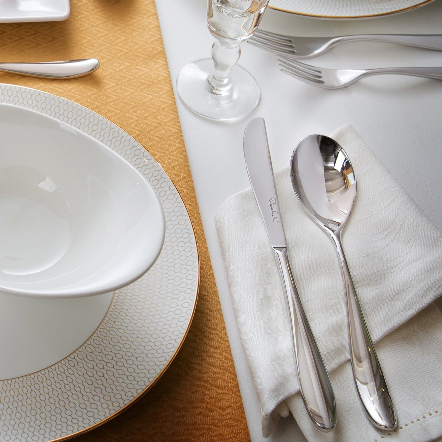 Deta Bright Fish Fork | Cutlery | Robert Welch Designs Ltd