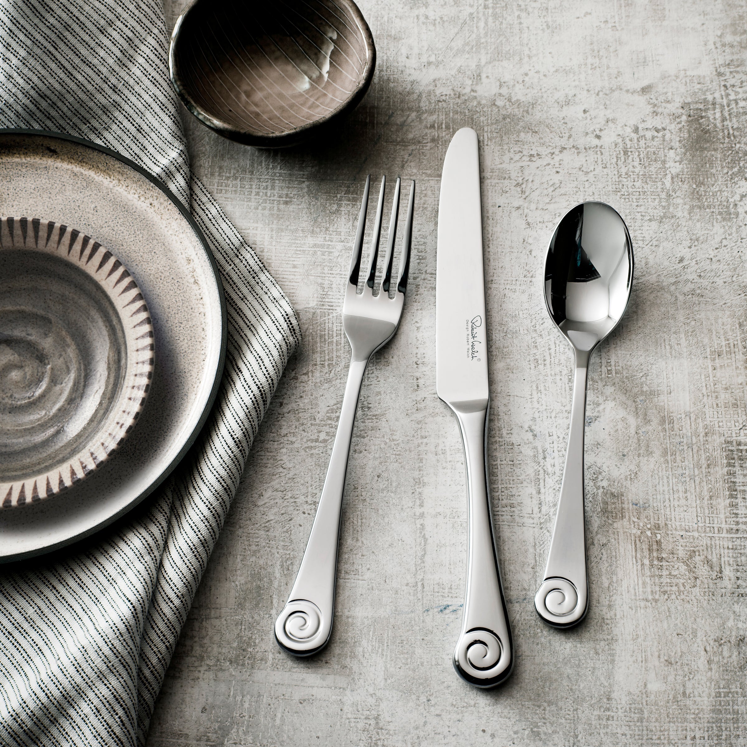 Ammonite Bright Cutlery Set | 24 Piece Set for 6 People | Robert Welch ...