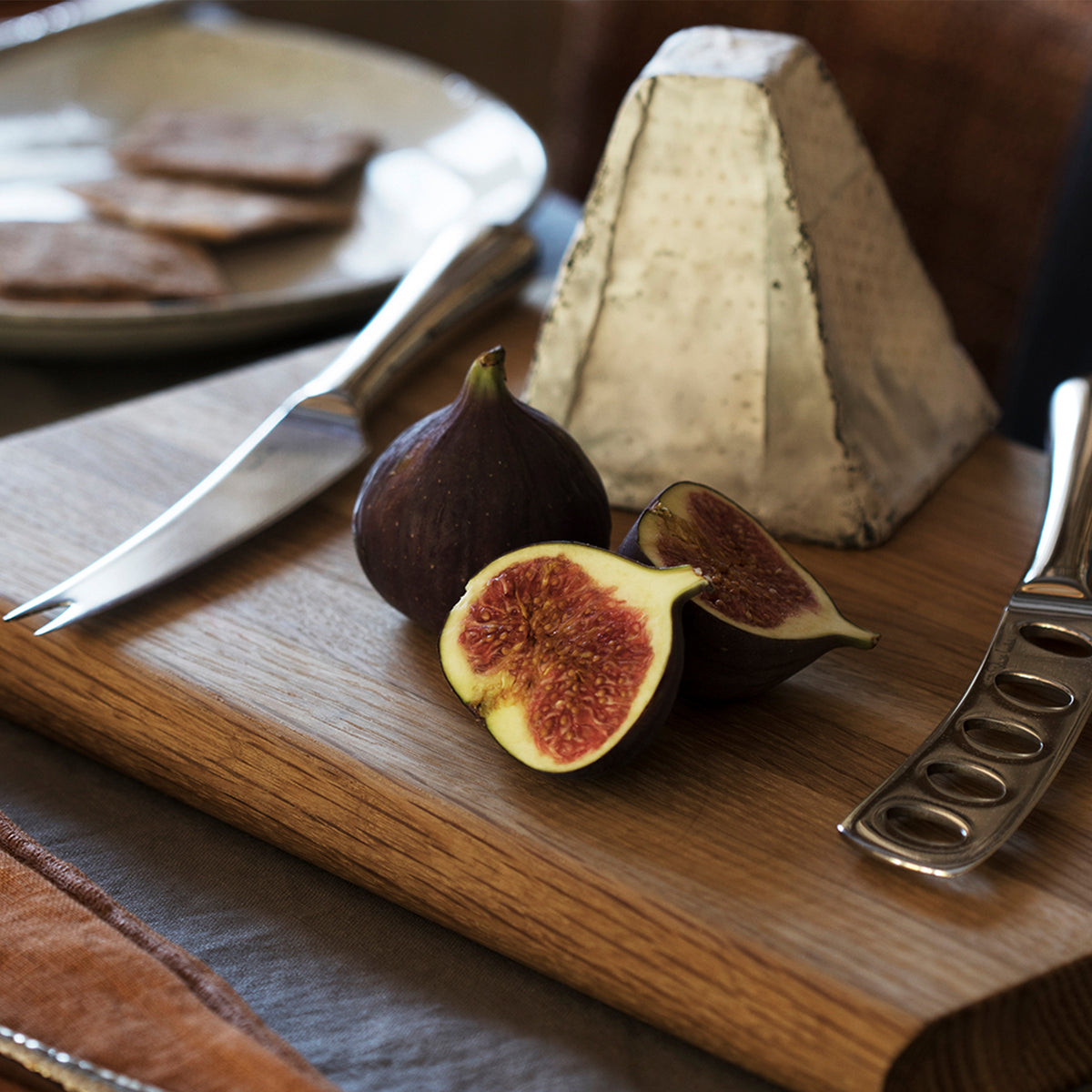 Radford Bright Gourmet Cheese Set with Oak Pebble Chopping Board 32cm ...